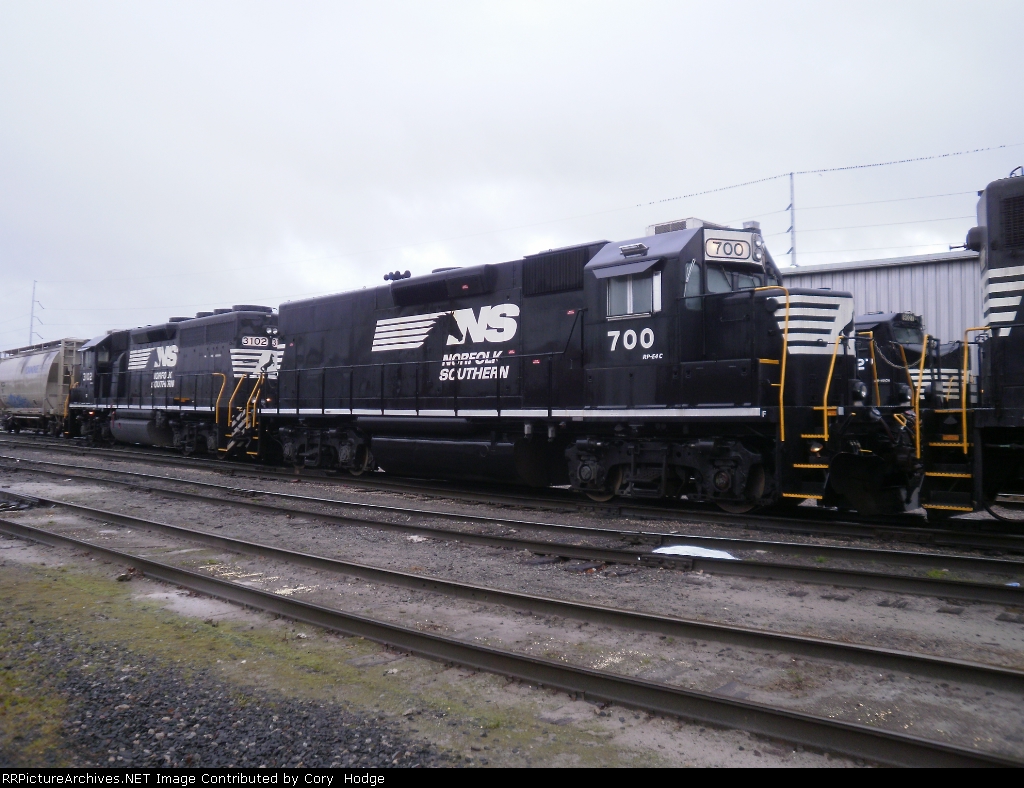 NS 700